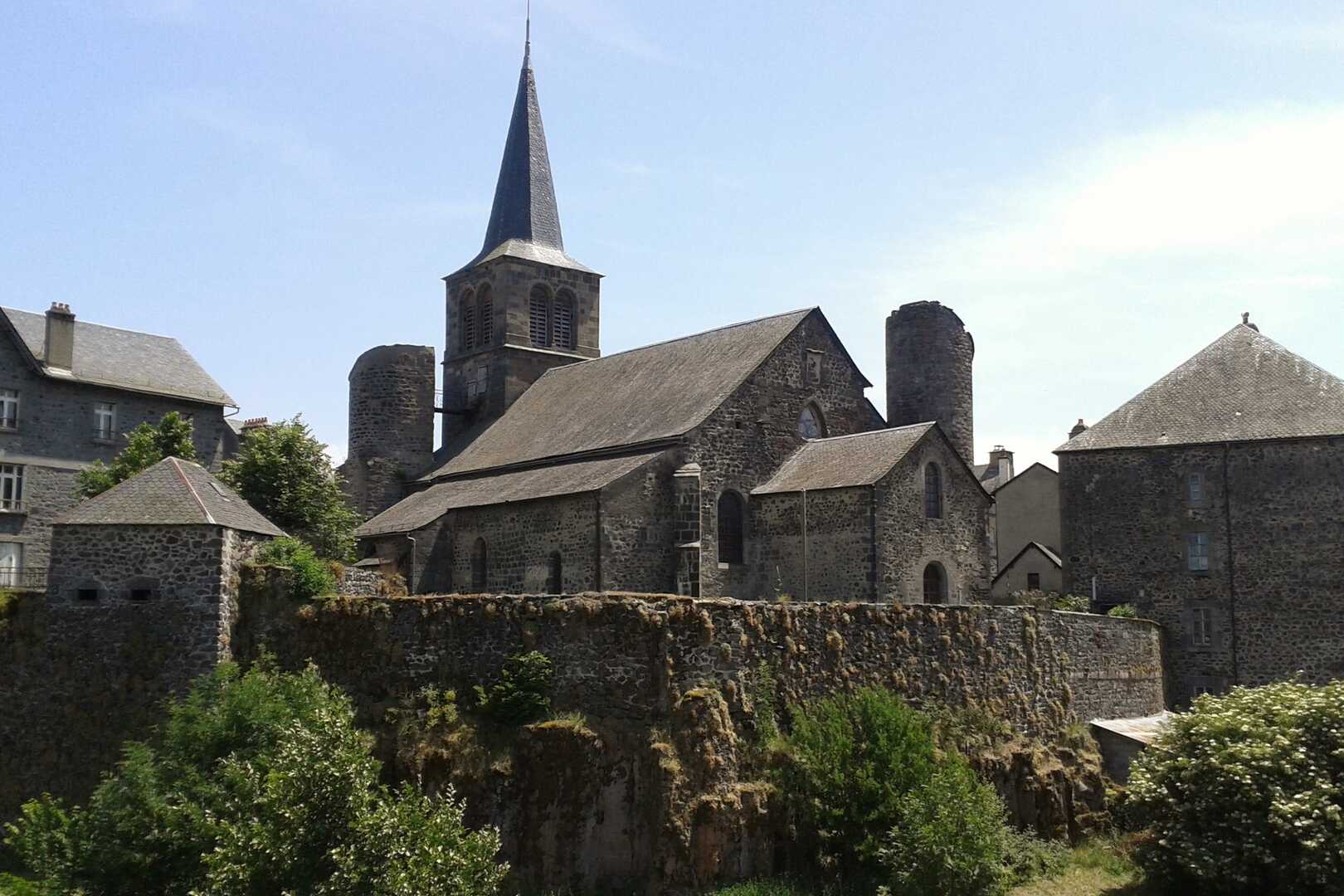 Saint-Alyre-ès-Montagne / Chalinargues - Grande Traversée du Massif ...